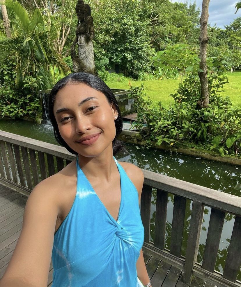 9 Potret Novia Bachmid dan Keluarga di Bali, Harmonis!
