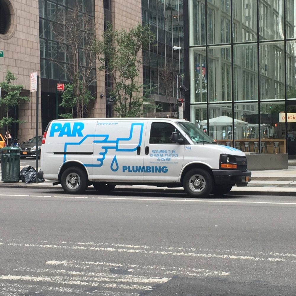 10 Potret Logo Nyeleneh yang Bikin Salah Fokus, Kacau Banget