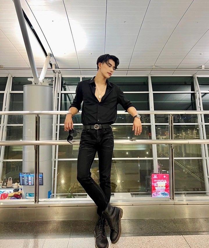 10 Inspirasi Outfit All Black ala Aktor Ohm Pawat