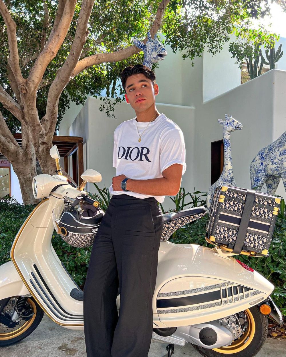 Gaya Outfit Ryan Garcia yang Gak Ada Matinya
