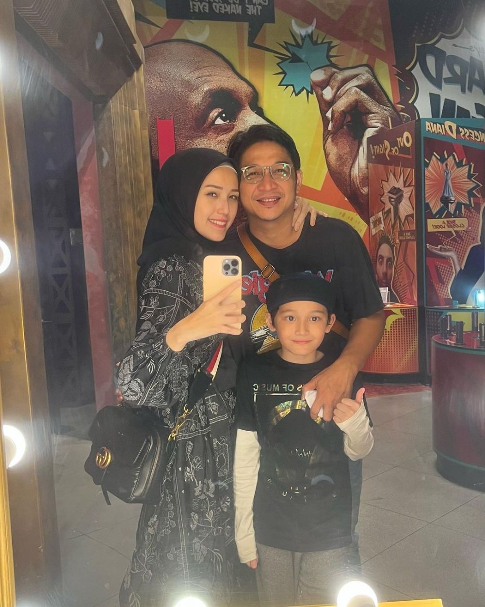 Pasha dan Adelia Rayakan Ulang Tahun Pernikahan Ke-12! Pasha dan Adelia Rayakan Ulang Tahun Pernikahan Ke-12!