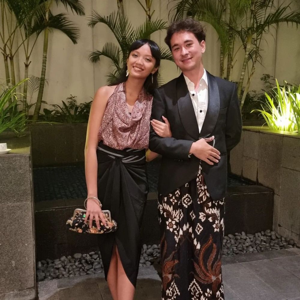 10 Potret Jerome Kurnia Ngebucin sama Anya Zen, Mesra!
