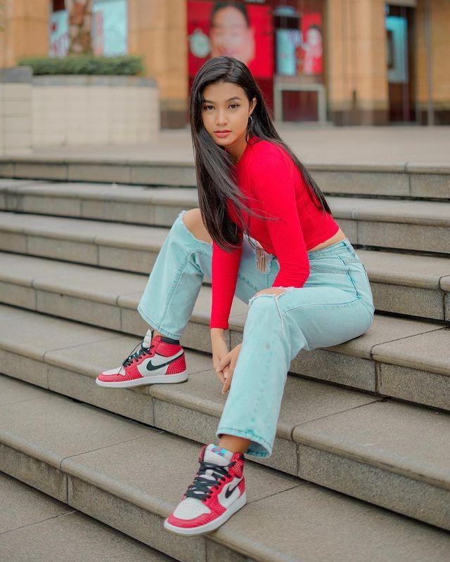 9 Potret Juni Safitri, Puteri Indonesia DKI Jakarta 4 2023