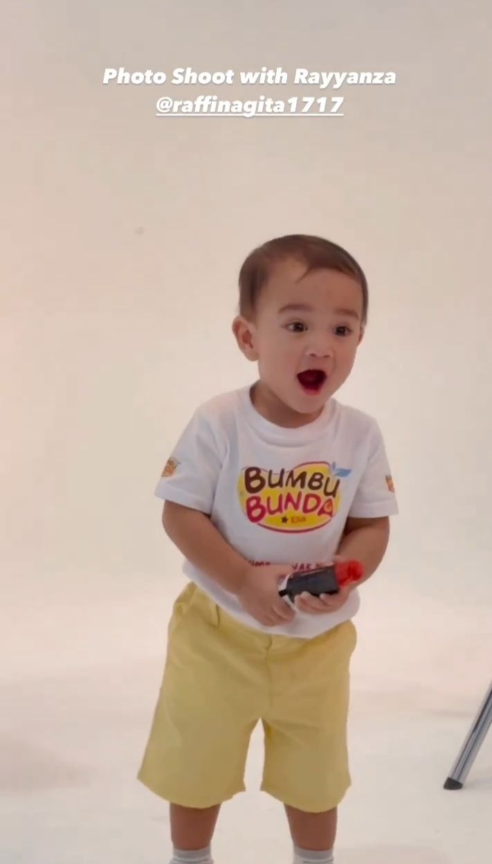10 Photoshoot Rayyanza Jadi BA Produk MPASI, Kerja Keras!