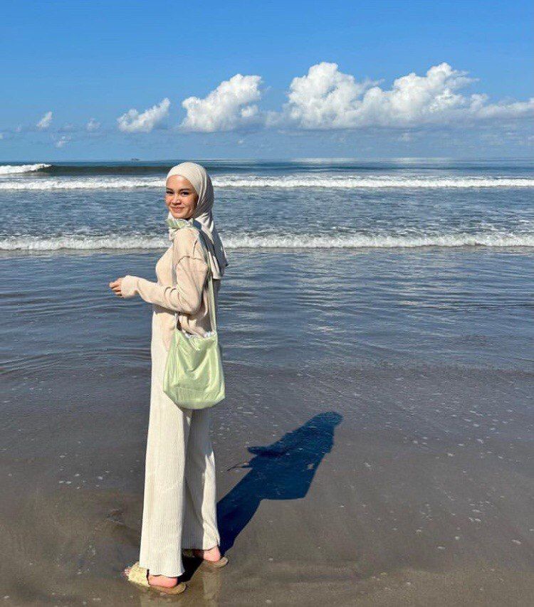 10 Inspirasi OOTD untuk Ngabuburit ala Yure Zalina