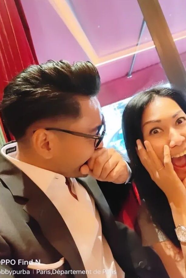 9 Momen Pertemuan Robby Purba dan Anggun di Paris