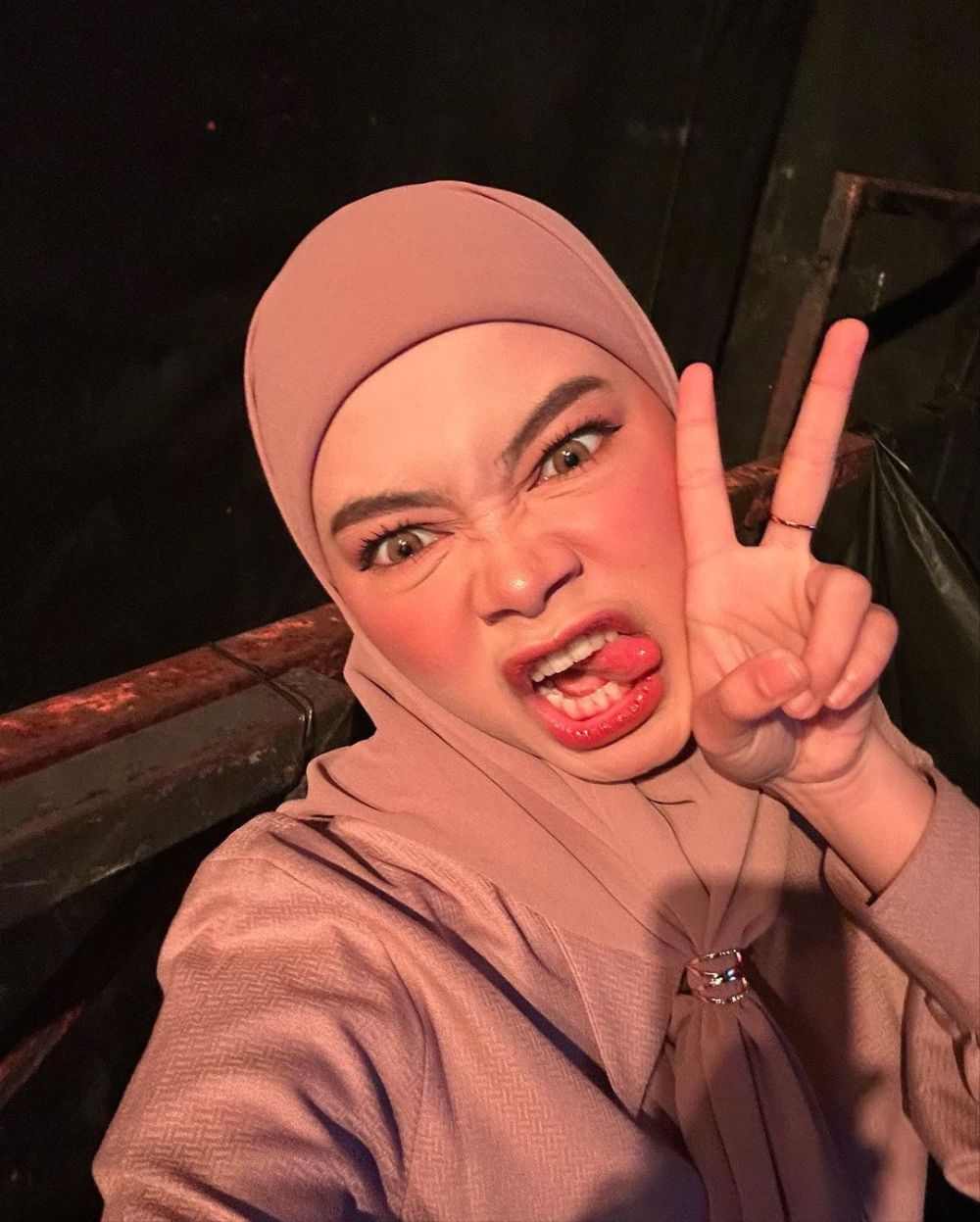 10 Potret Rara LIDA Jadi Host Aksi 2023, Anggun dengan Hijab