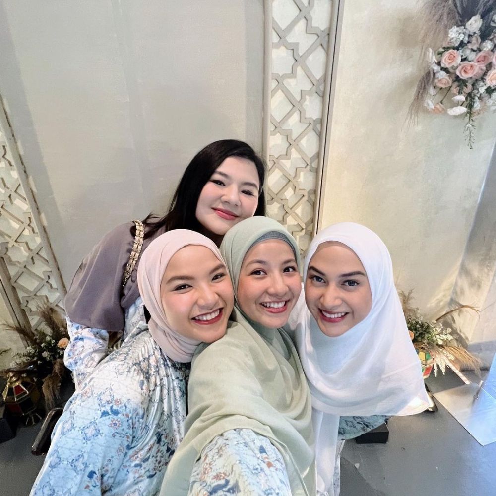 9 Potret Persahabatan Natasha Rizky dan Marsha Natika