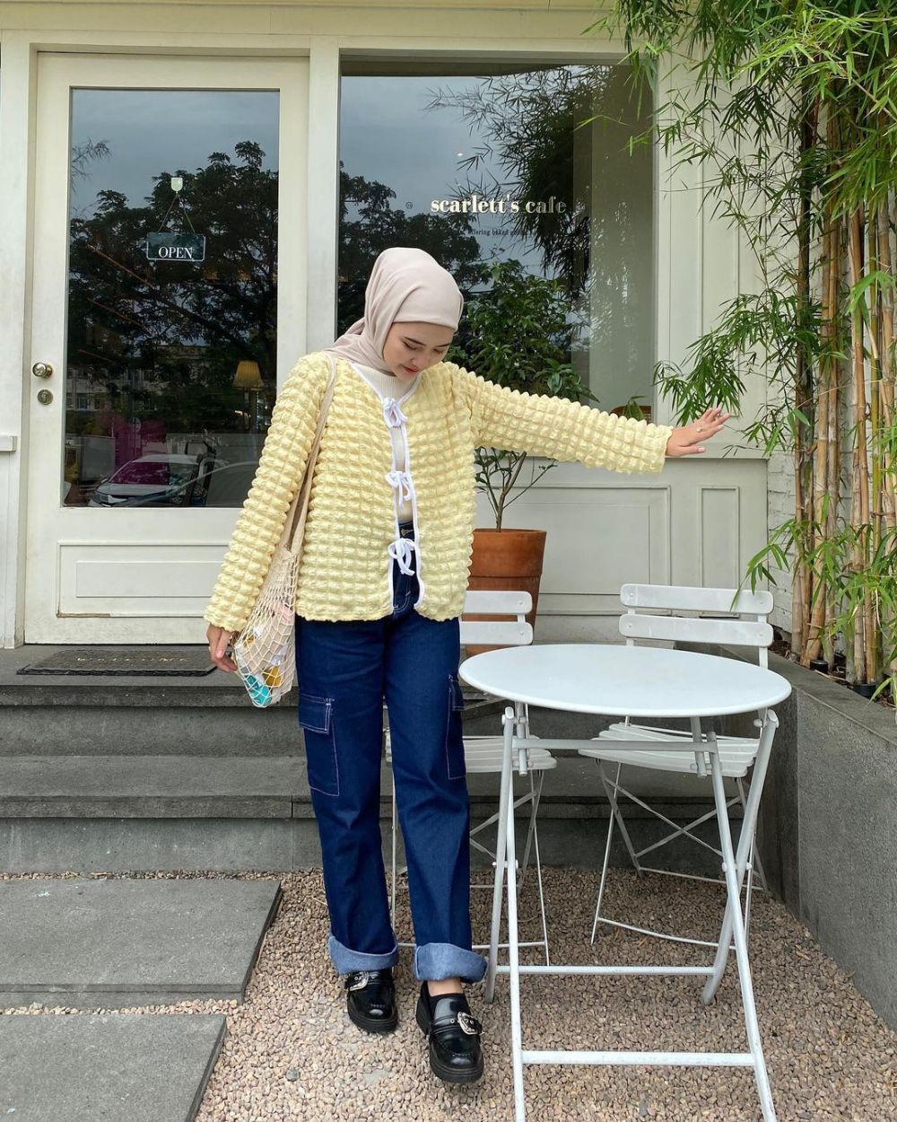 10 Style OOTD Ngabuburit dengan Nuansa Warna Kuning