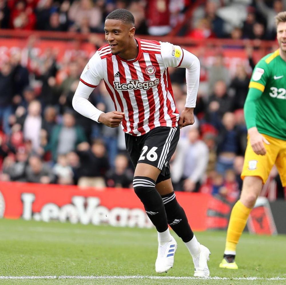 10 Potret Ezri Konsa, Bek Tengah Andalan Aston Villa