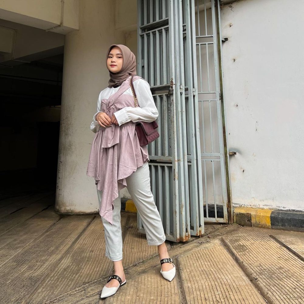 Outfit ke Kantor untuk Hijabers ala Alifhia Fitri