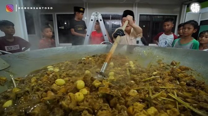9 Momen Bobon Santoso Masak Besar Berbagai Menu Buka Puasa