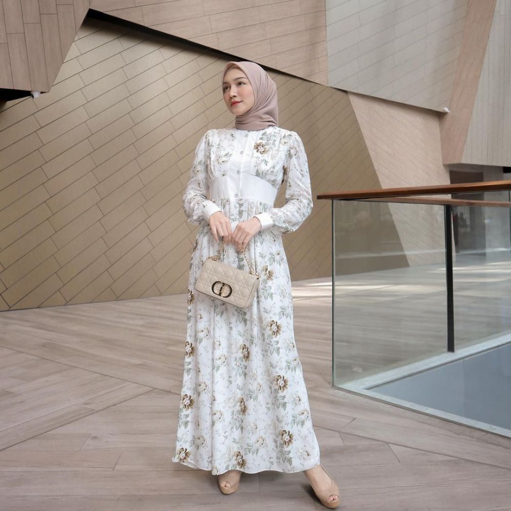 10 Inspirasi Dress Pastel untuk Lebaran ala Melody Prima