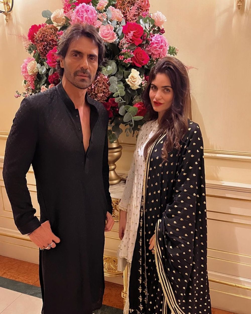 9 Potret Arjun Rampal dan Gabriella Demetriades