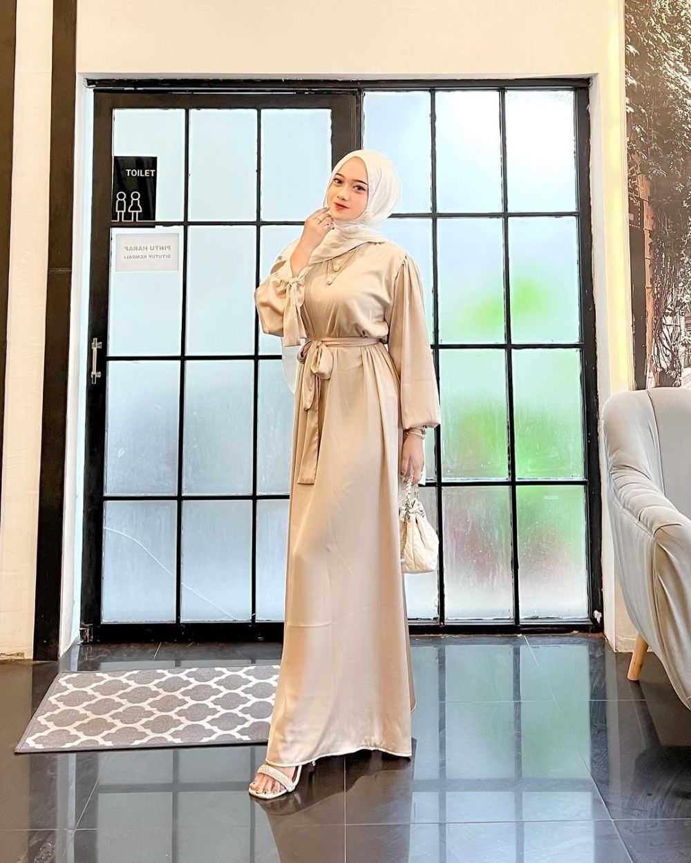 Ide Outfit Lebaran dengan Dress yang Simpel