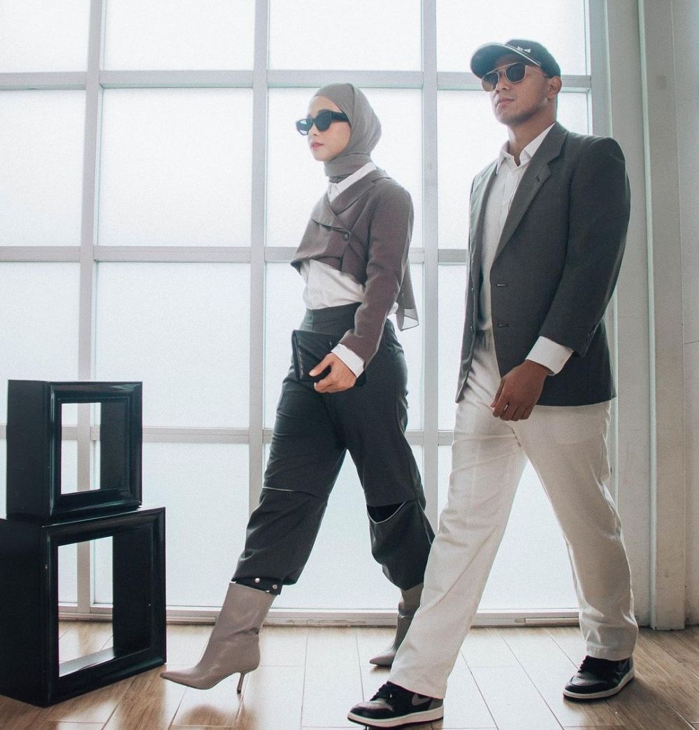 9 Potret Poppy Bunga dan Suami Pakai OOTD Superkece