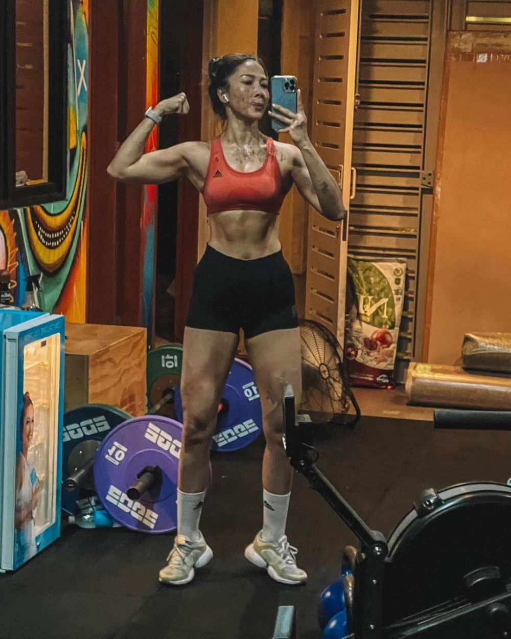 10 Potret Artis Perempuan Indonesia yang Berotot, Strong!