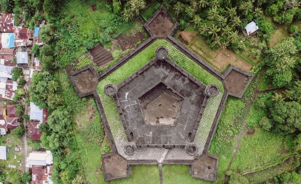 Wisata Benteng Belgica Banda Neira