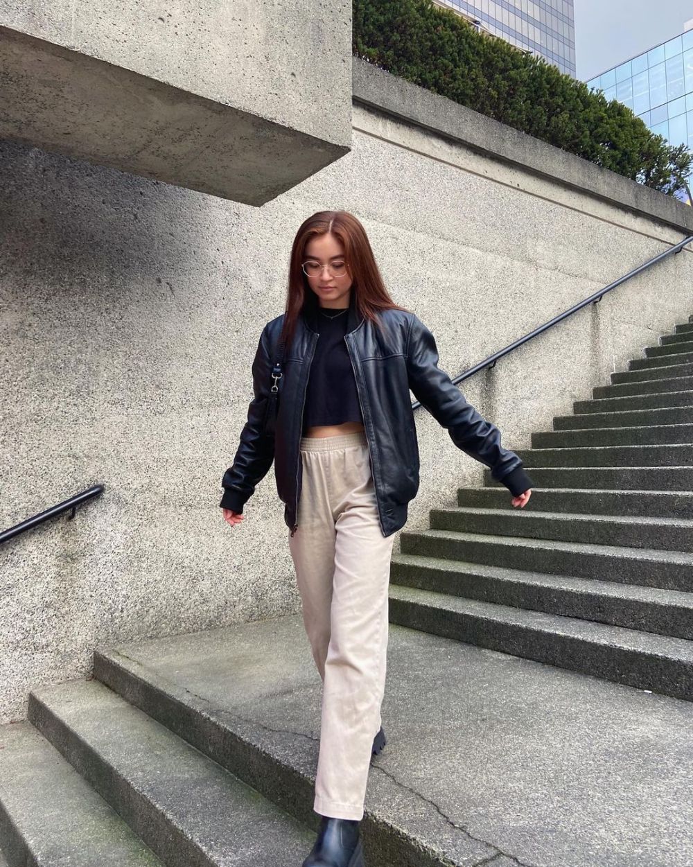 9 OOTD Kasual ala Anna Cathcart, Bintang Serial XO, Kitty