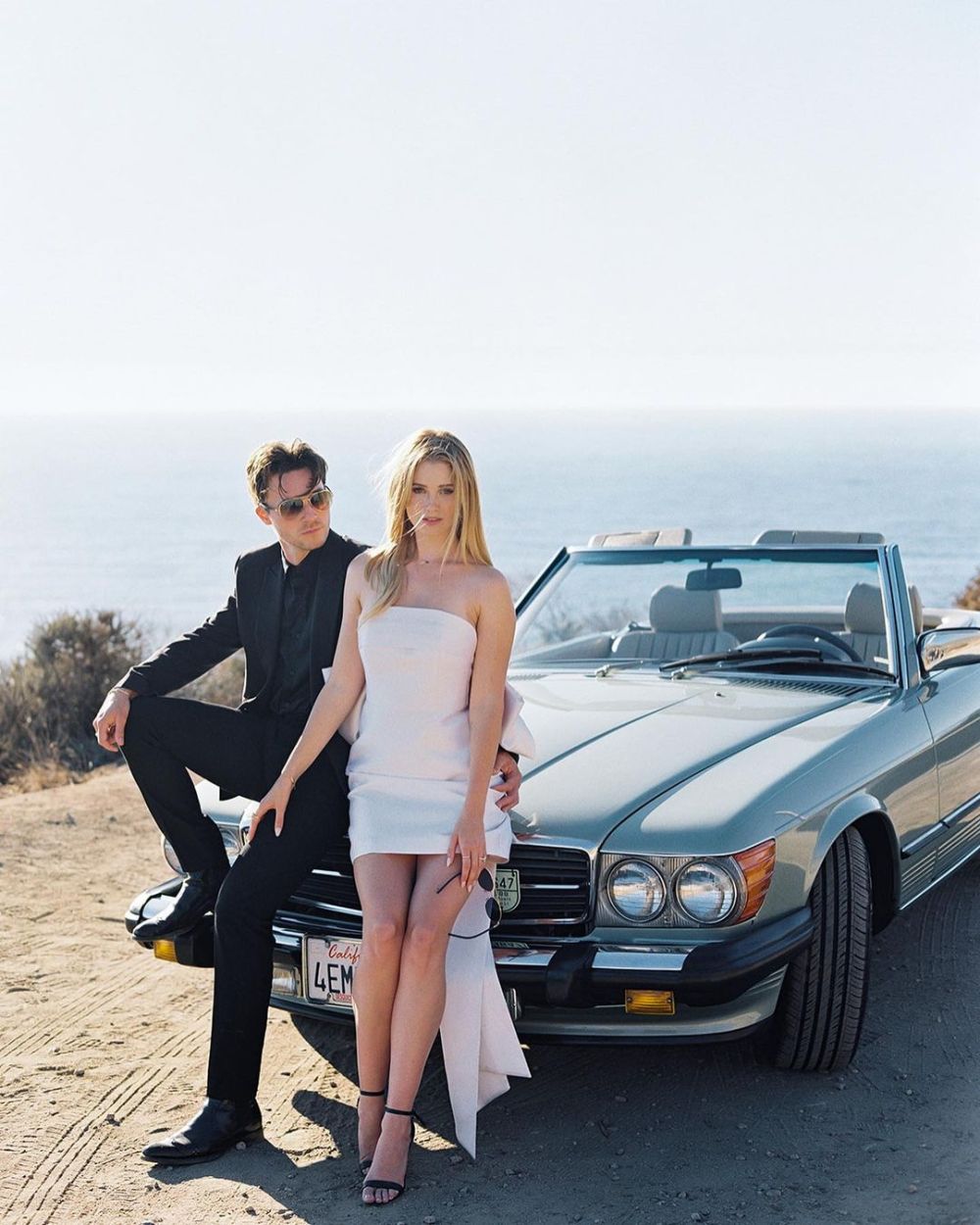 9 Potret Mesra Virginia Gardner dan Jed Elliott, Bucin!