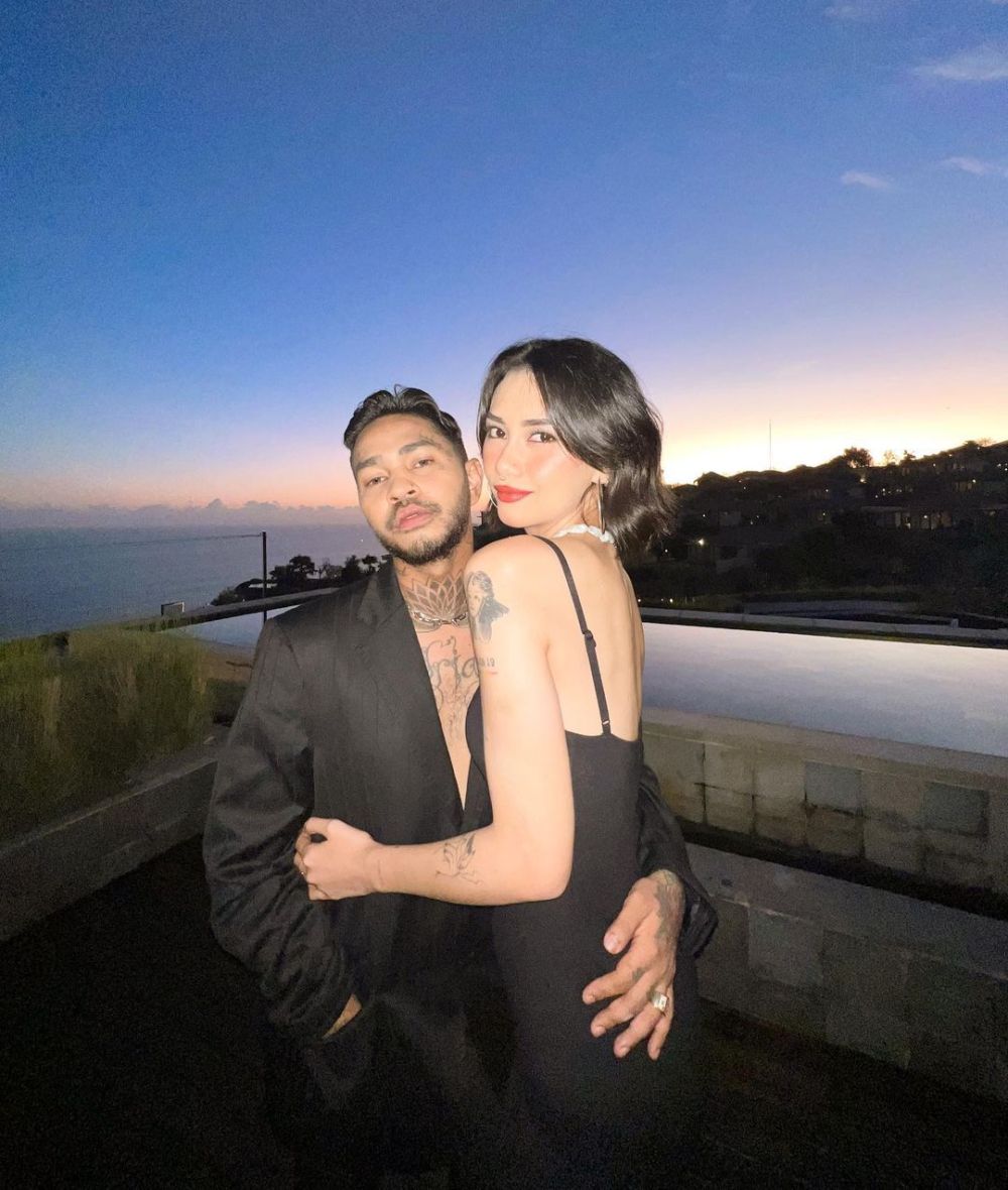 Onad Leonardo Hadir di Resepsi Enzy-Molen, Mesra Sama Istri