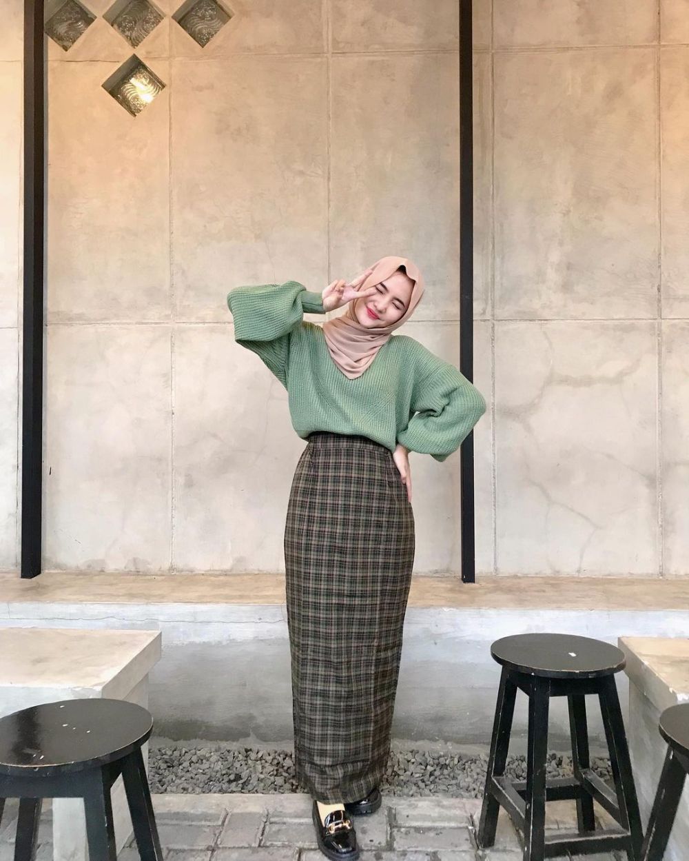 OOTD Hijab dengan Rok Motif ala Intan Ghazella