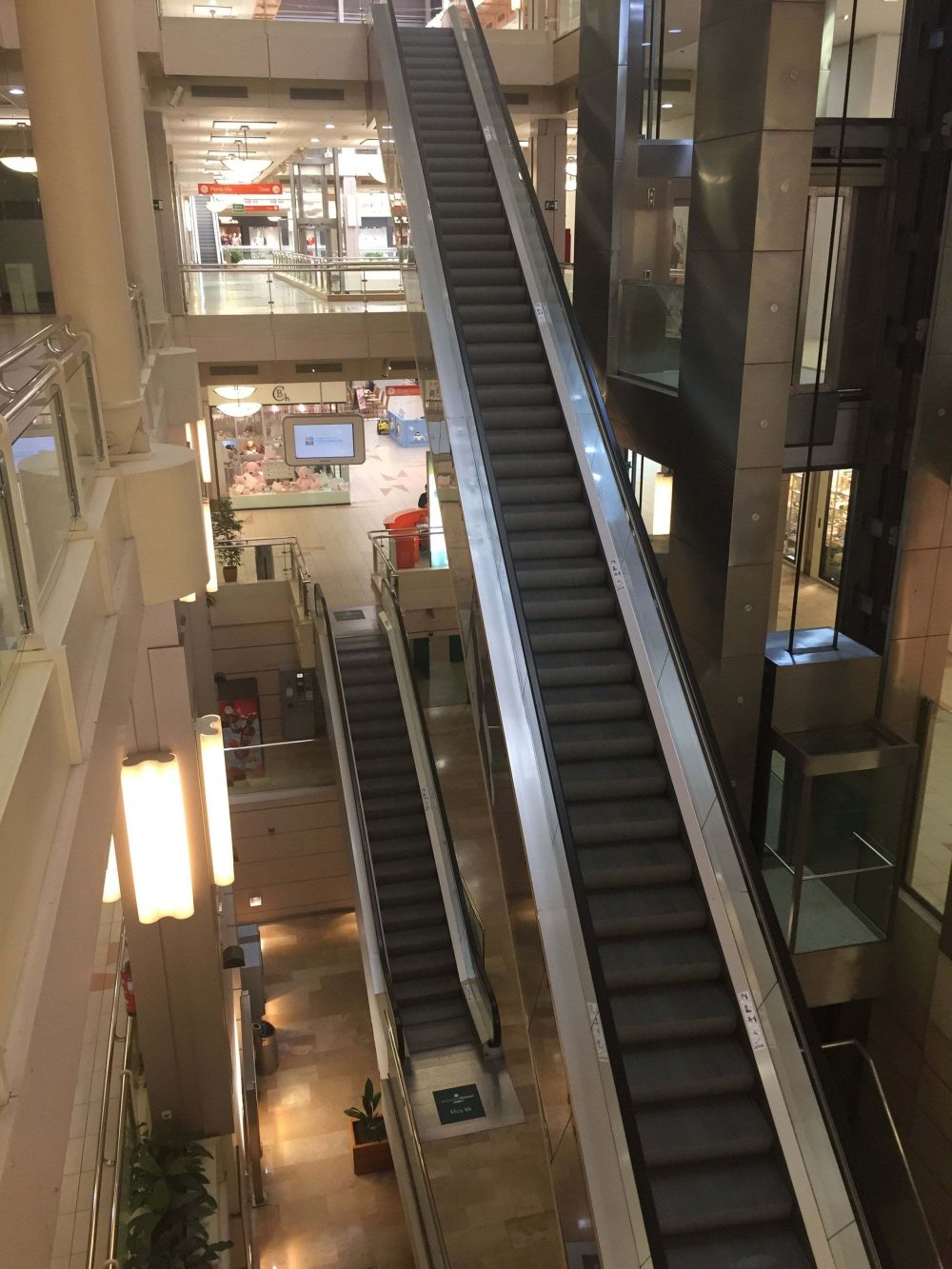 10 Potret Hal Unik di Madrid, Spanyol, Futuristik!