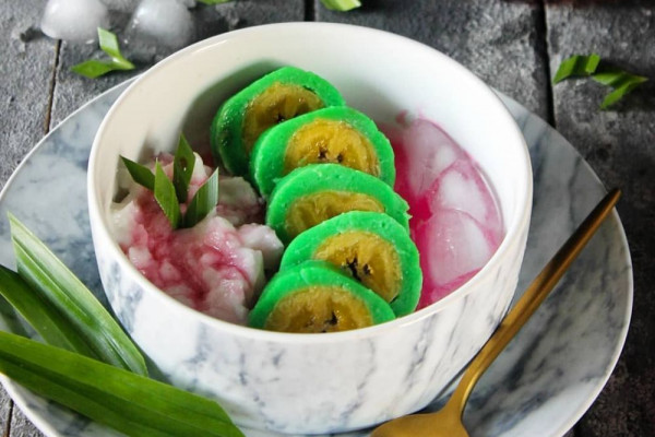Tips Membuat Es Pisang Ijo Khas Makassar
