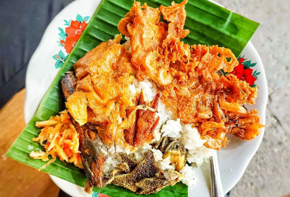 5 Rekomendasi Nasi Campur Madura di Surabaya, Lauk Melimpah!