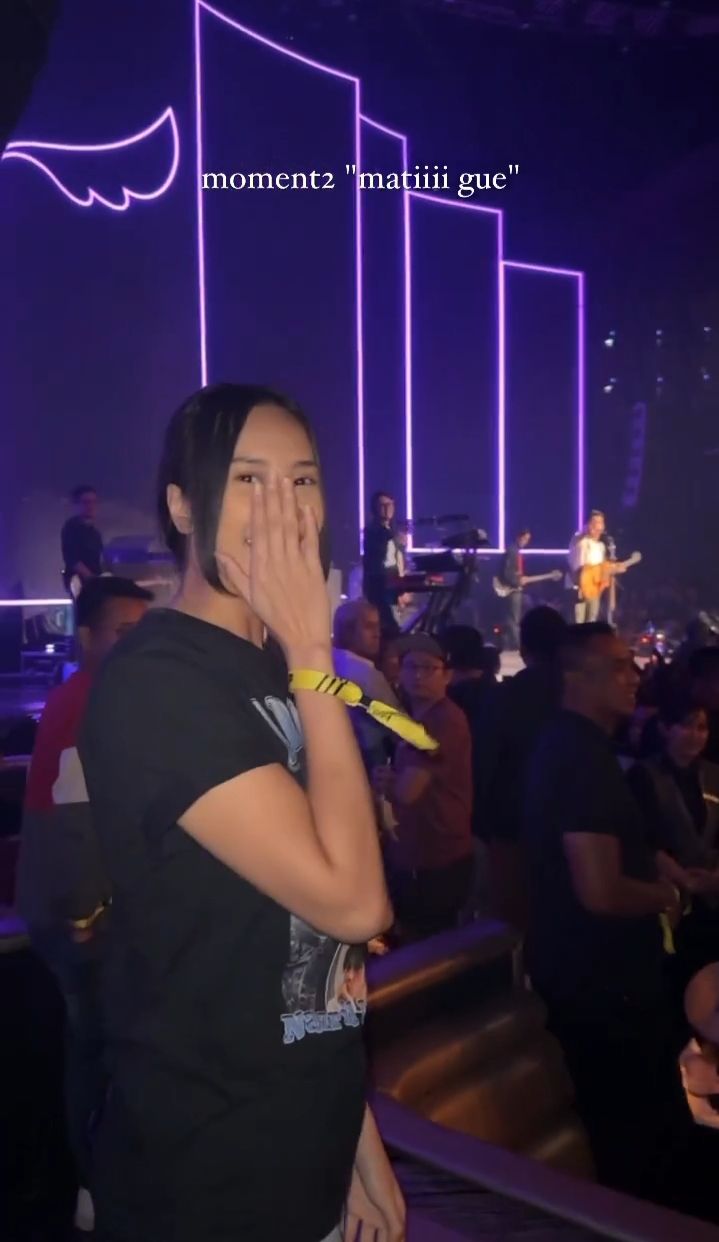 8 Potret Anya Geraldine Nonton Konser Noah 8 Potret Anya Geraldine Nonton Konser Noah
