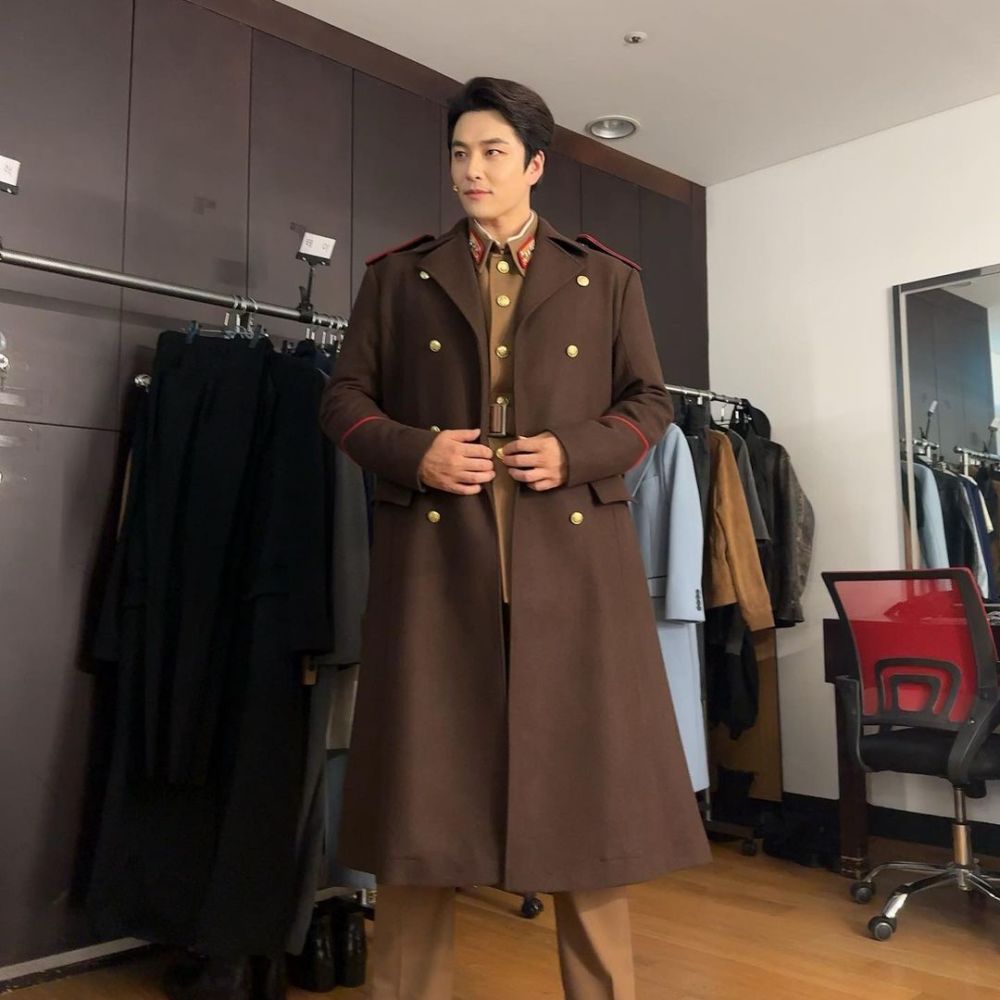 9 Potret Min Woo Hyuk Main Teater Musikal, Beda dari Dr. Cha