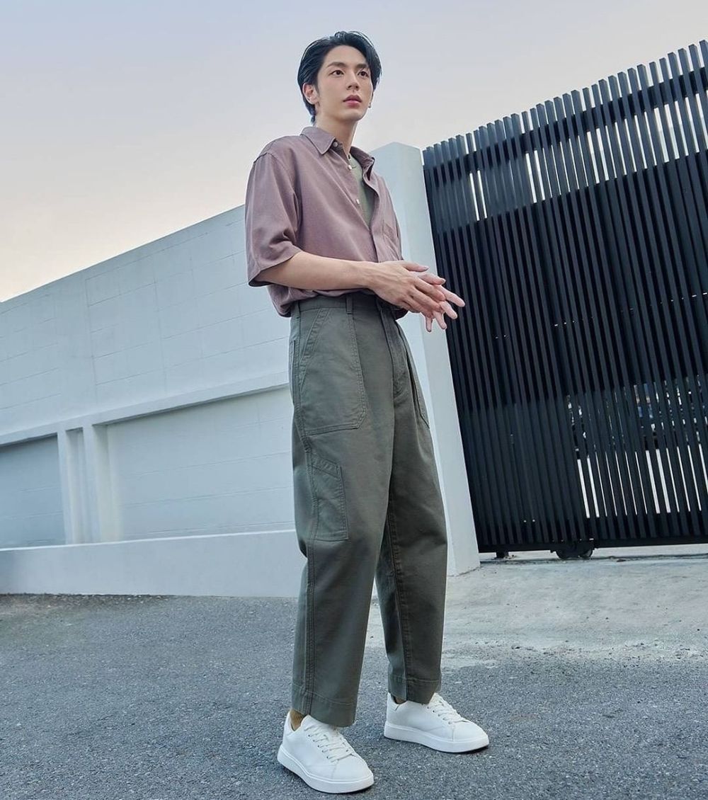 9 Inspirasi Padu Padan Outfit dengan Kemeja Aktor Up Poompat