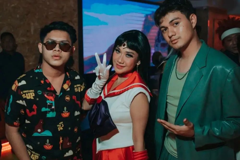 7 Potret BCL Cosplay Jadi Sailor Mars di Usia 40 Tahun