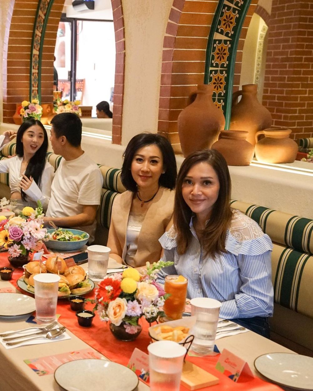 Artis di Grand Opening Restoran Capricho Milik Olivia Jensen Artis di Grand Opening Restoran Capricho Milik Olivia Jensen