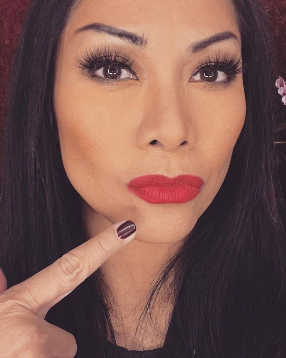 9 Inspirasi Makeup Bold untuk Tan Skin ala Artis, Eksotis!