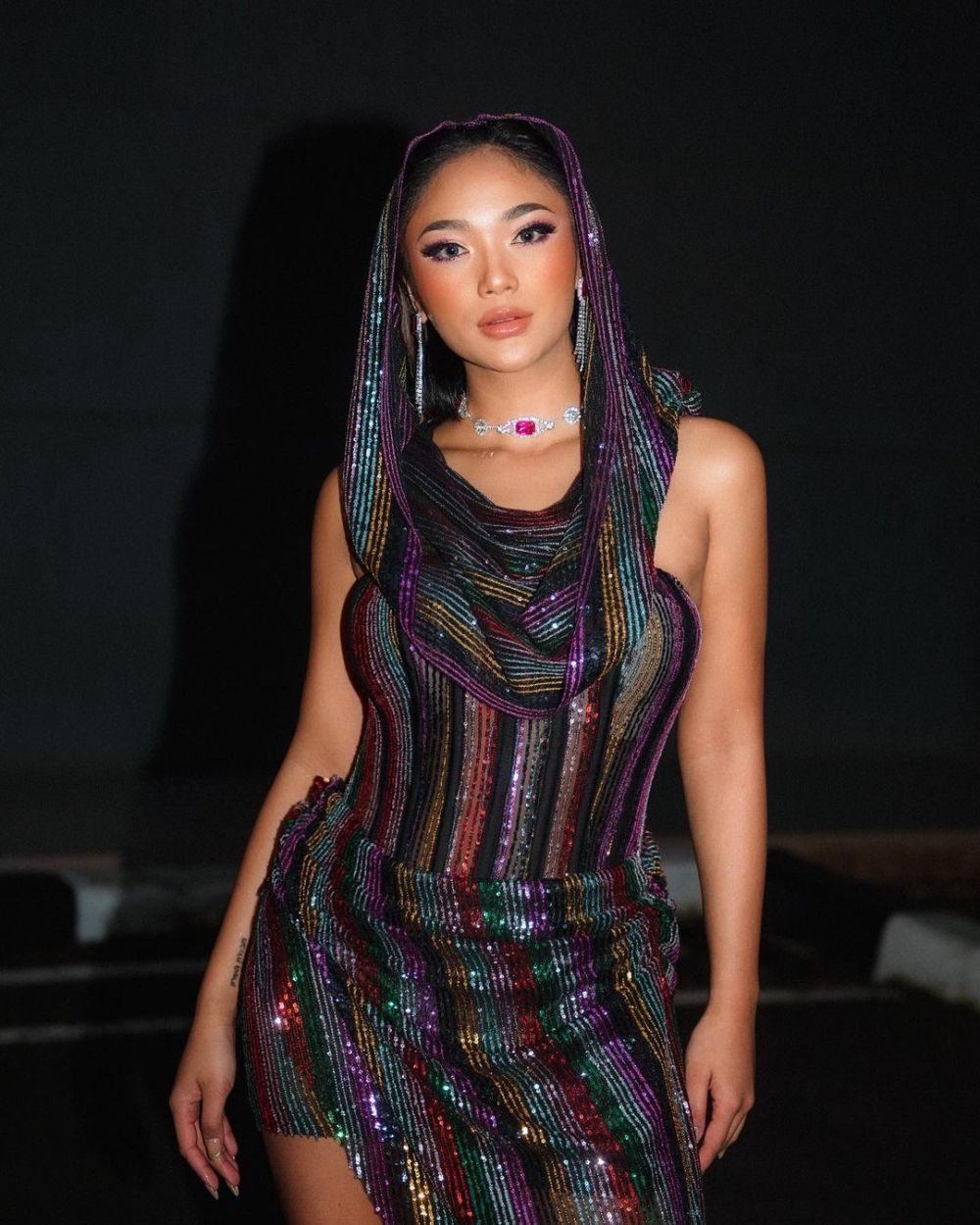 9 Inspirasi Makeup Bold untuk Tan Skin ala Artis, Eksotis!