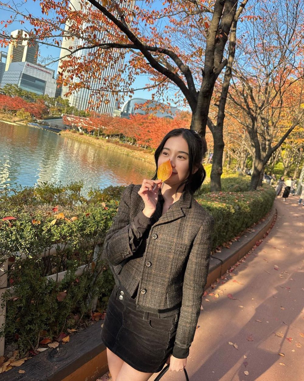 8 Ide Mix and Match Mini Skirt ala Kao Supassara, OOTD Girly