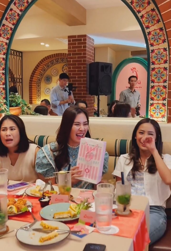 Artis di Grand Opening Restoran Capricho Milik Olivia Jensen Artis di Grand Opening Restoran Capricho Milik Olivia Jensen