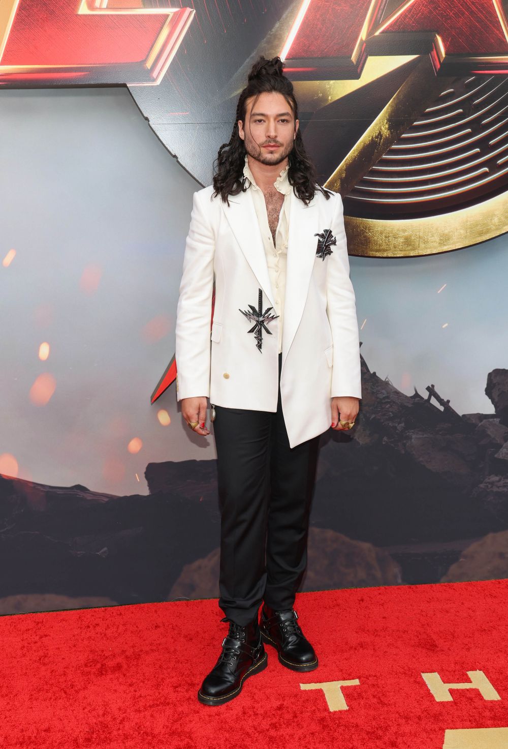 Ezra Miller di Premiere The Flash, Curi Atensi Publik