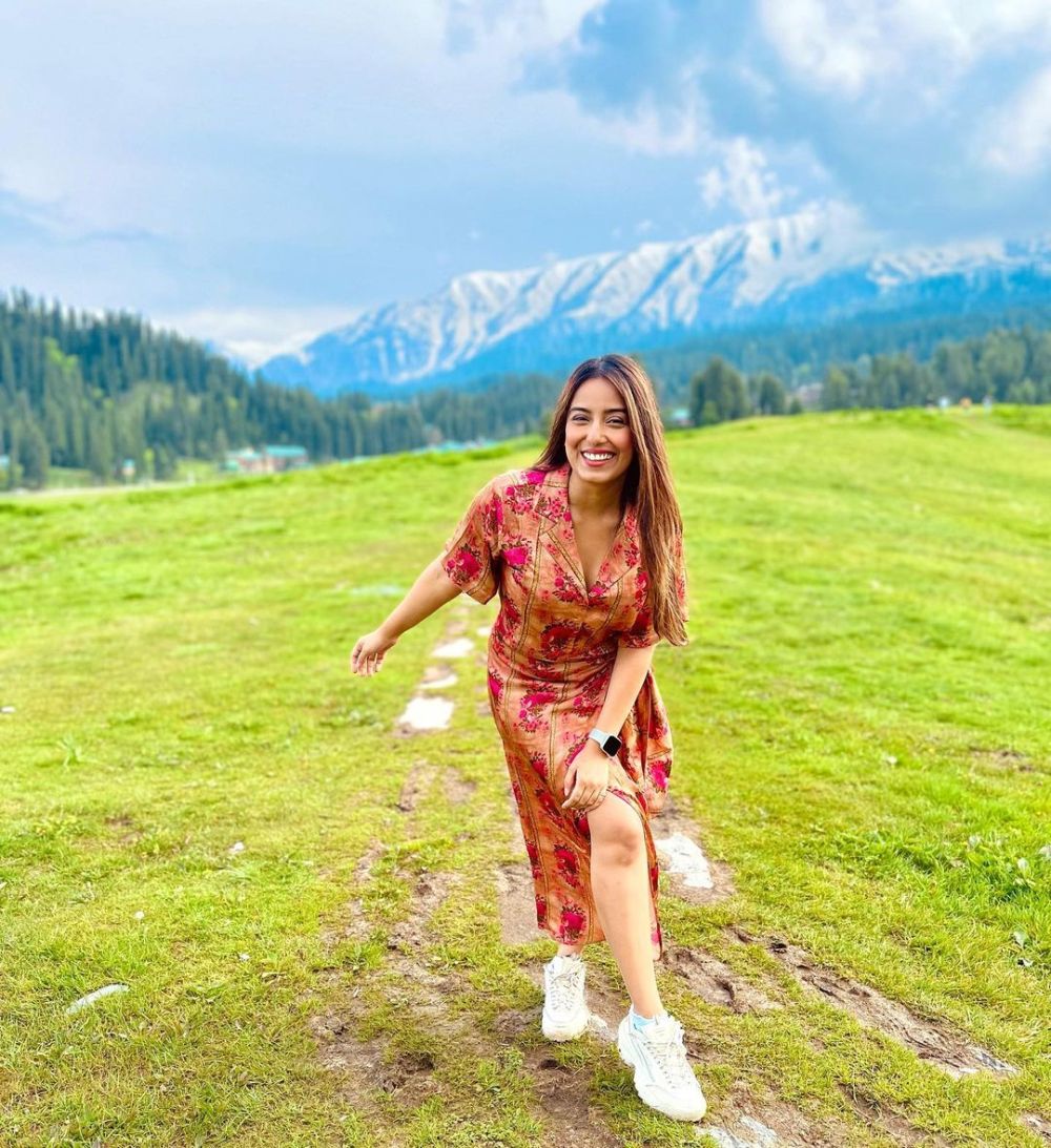 7 Potret Srishty Rode Liburan di Kashmir, Stres Lenyap!