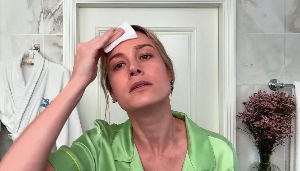 10 Step Daily Skincare ala Brie Larson, Bikin Kulit Flawless