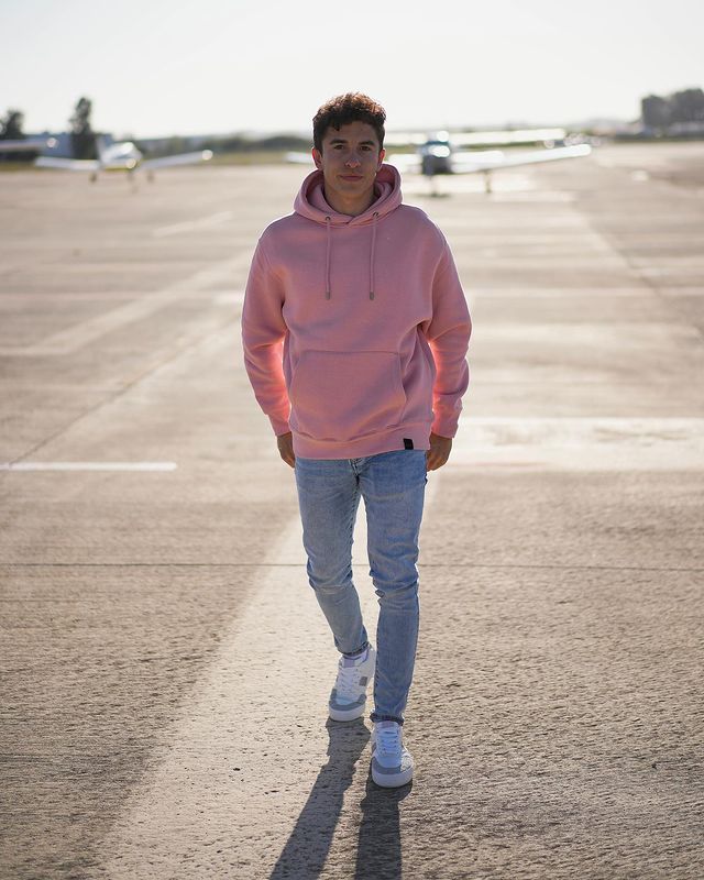 9 Inspirasi Daily Outfit ala Marc Marquez, Gak Ribet!