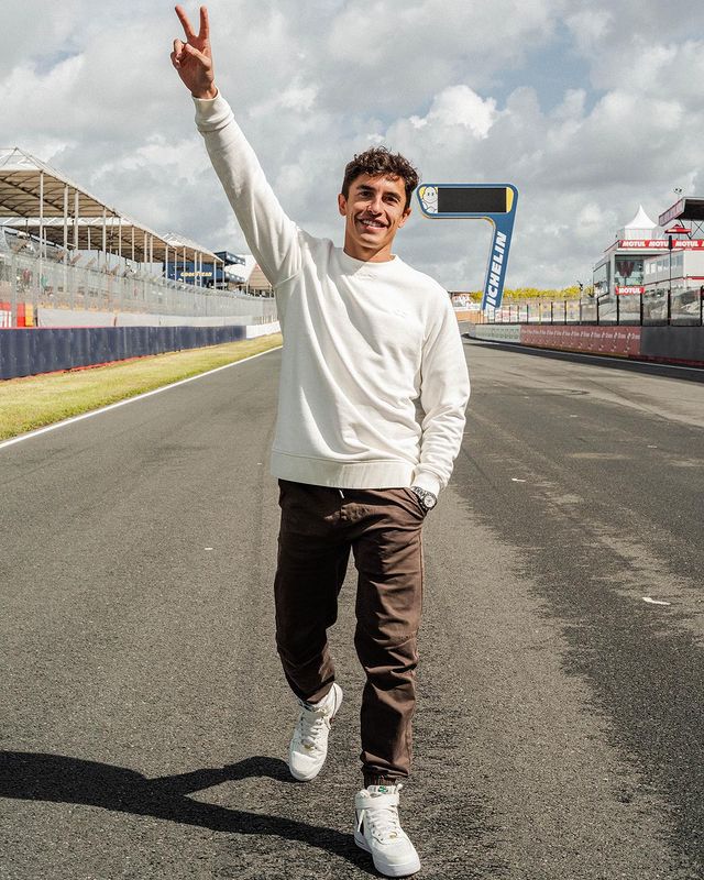 9 Inspirasi Daily Outfit ala Marc Marquez, Gak Ribet!