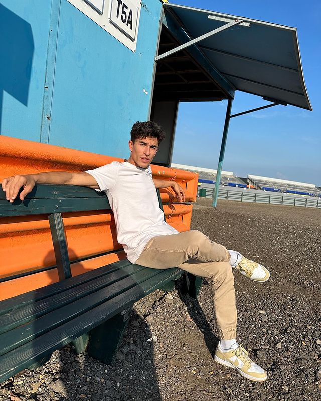 9 Inspirasi Daily Outfit ala Marc Marquez, Gak Ribet!