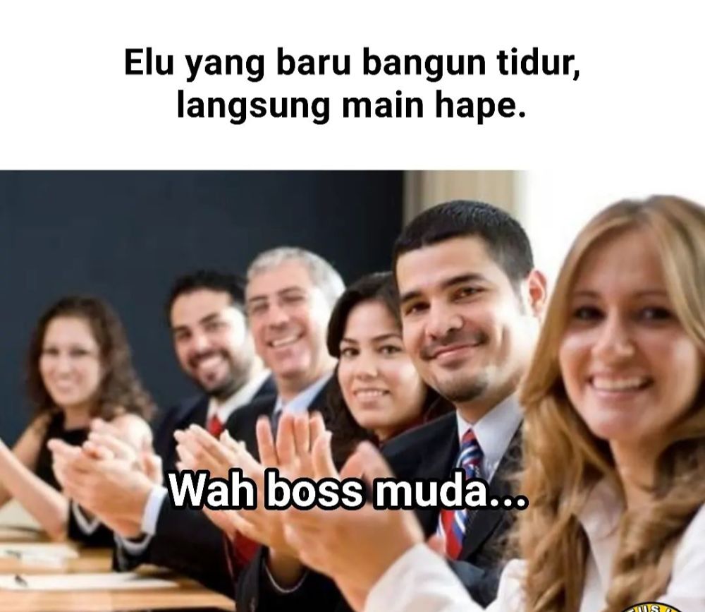 Meme Bos Muda Baru Bangun Tidur Langsung Pegang Hp