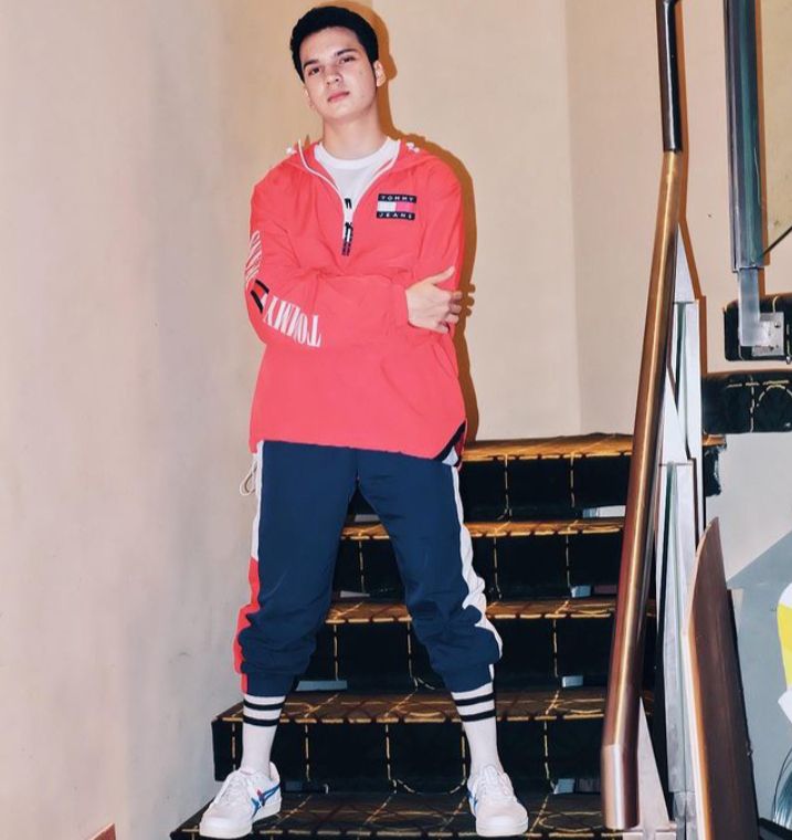 10 Ide Gaya Kasual ala Endy Arfian, Kekinian Banget!