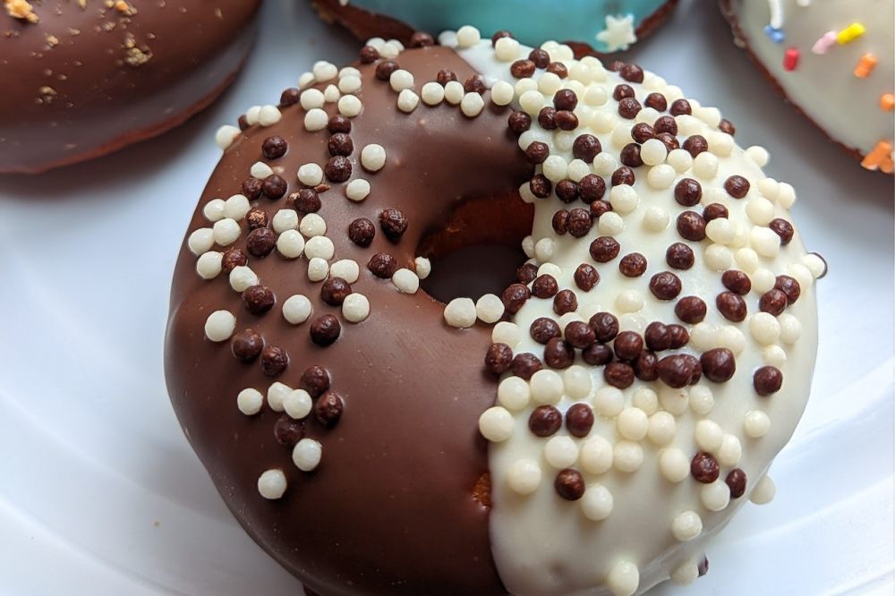 11 Topping Donat Paling Sering Diburu, Bukan Cuma Glaze