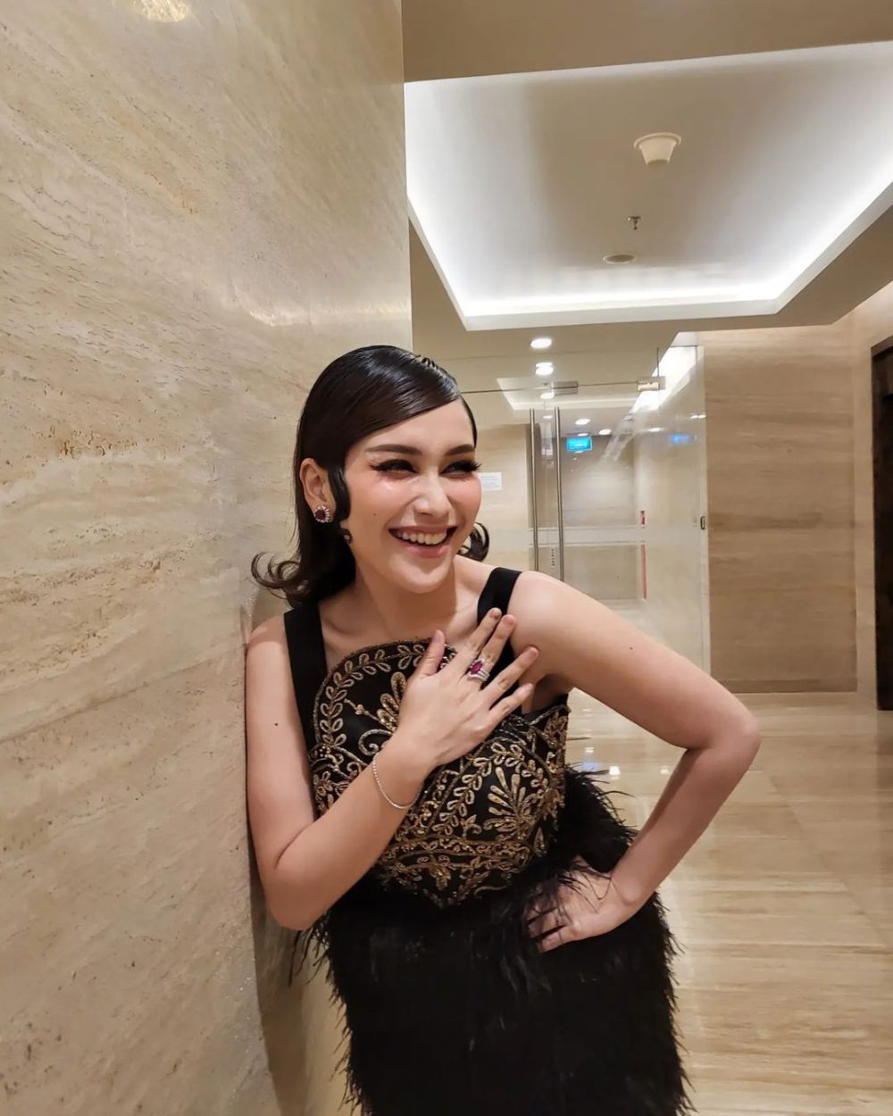 10 Inspirasi Hair Do ala Ayu Ting-Ting, Unik bak Idol KPop 10 Inspirasi Hair Do ala Ayu Ting-Ting, Unik bak Idol KPop
