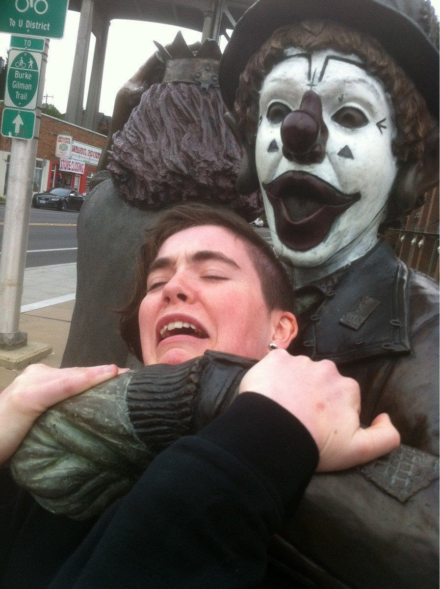 Benda Desain Badut yang Seram