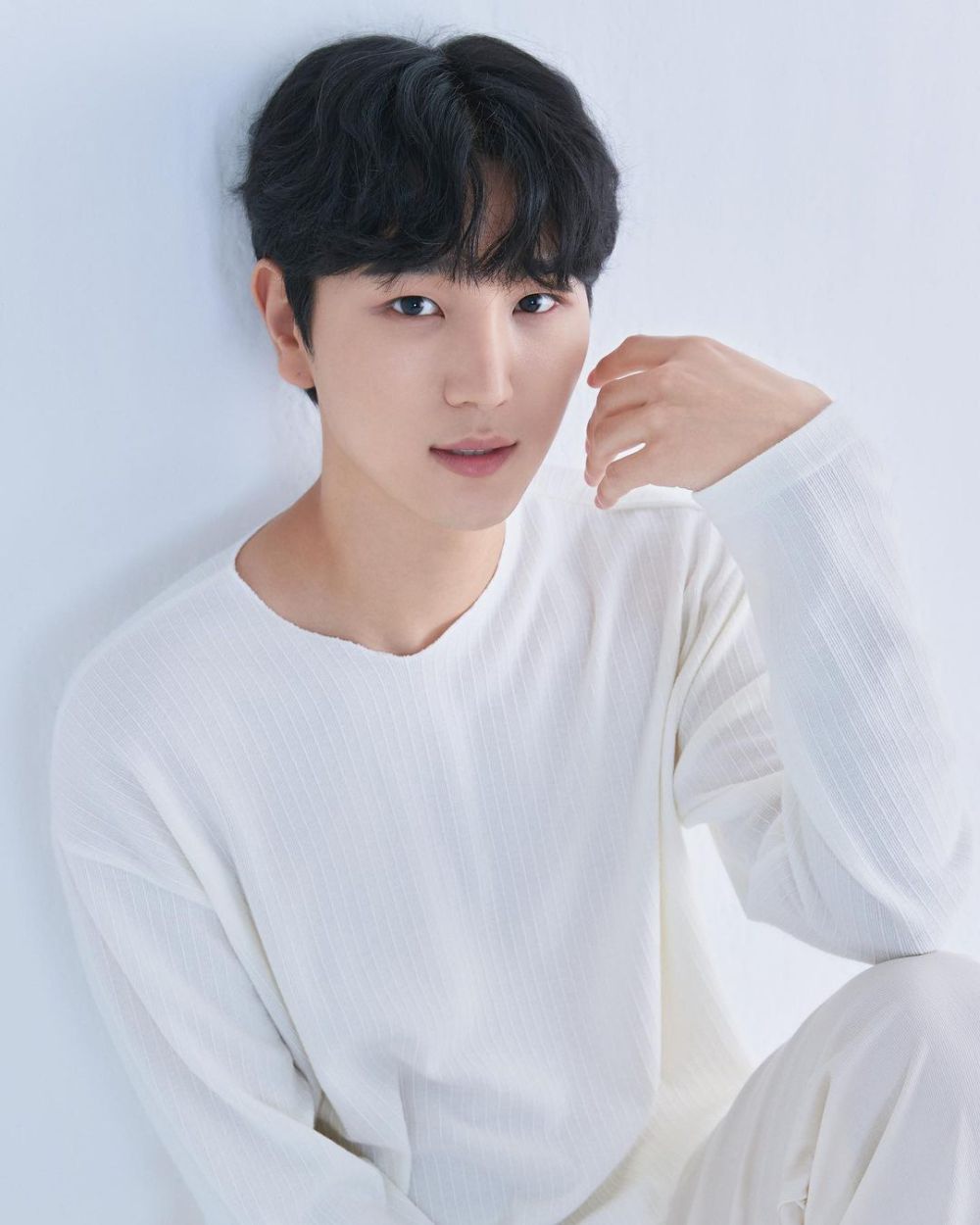 7 Potret Kim In Ha, Sepupu Chaewon LE SSERAFIM yang Memesona